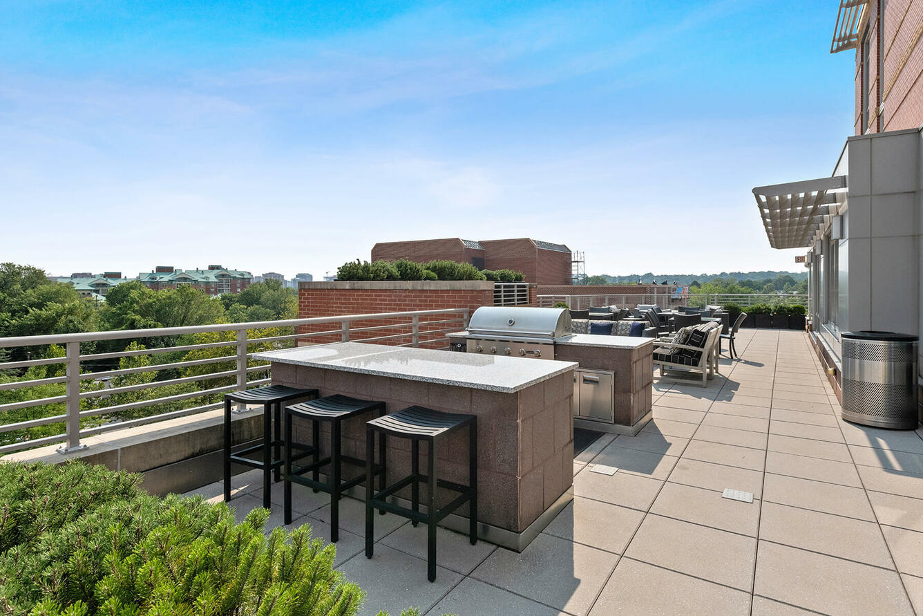 Alexandria Apartments For Rent | The Bradley Braddock Apts